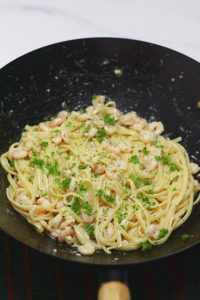 Creamy Prawn Linguine -a rich creamy garlic prawn pasta recipe