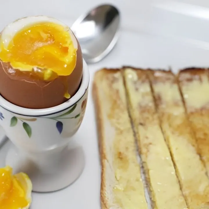 Dippy Eggs - How to make the perfect soft boiled egg with soldiers