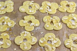 Dutch Christmas Cookies (Kerstkransjes) - tasty Xmas cookies
