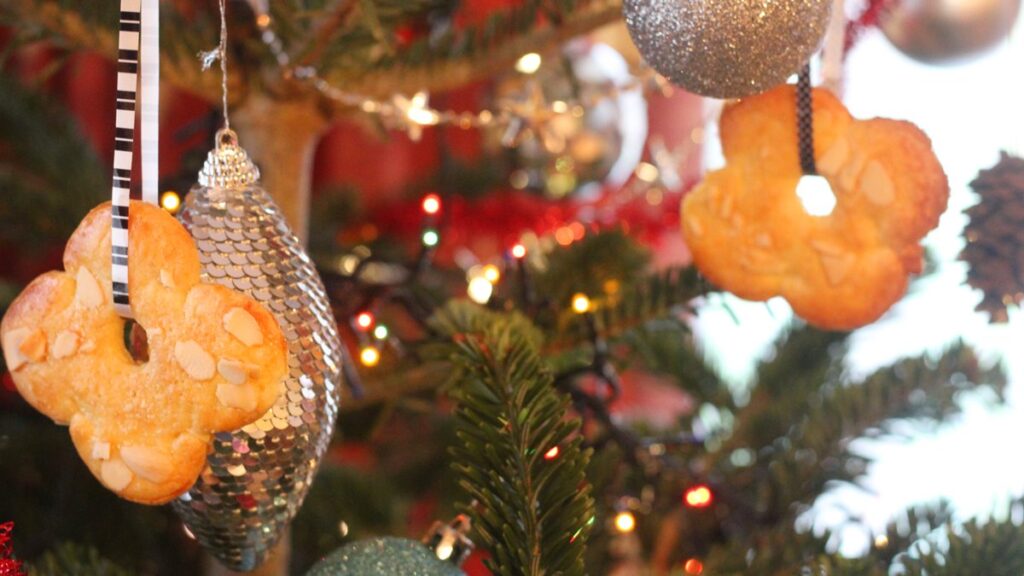 Dutch Christmas Cookies (Kerstkransjes) - tasty Xmas cookies