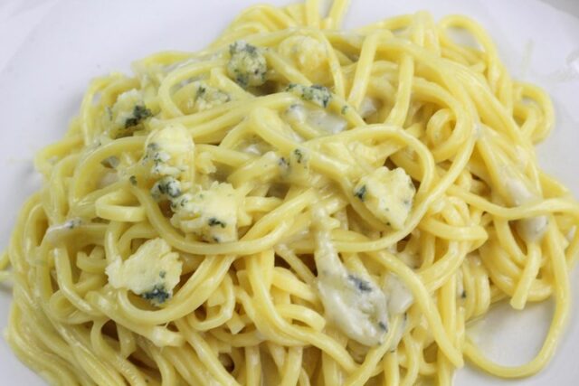 Blue Cheese Pasta - so quick and easy and yet soooooooo good