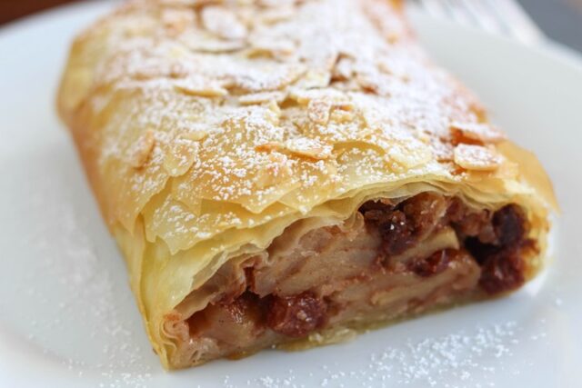 Mini Apple Strudels - German style Apfelstrudel with Filo pastry
